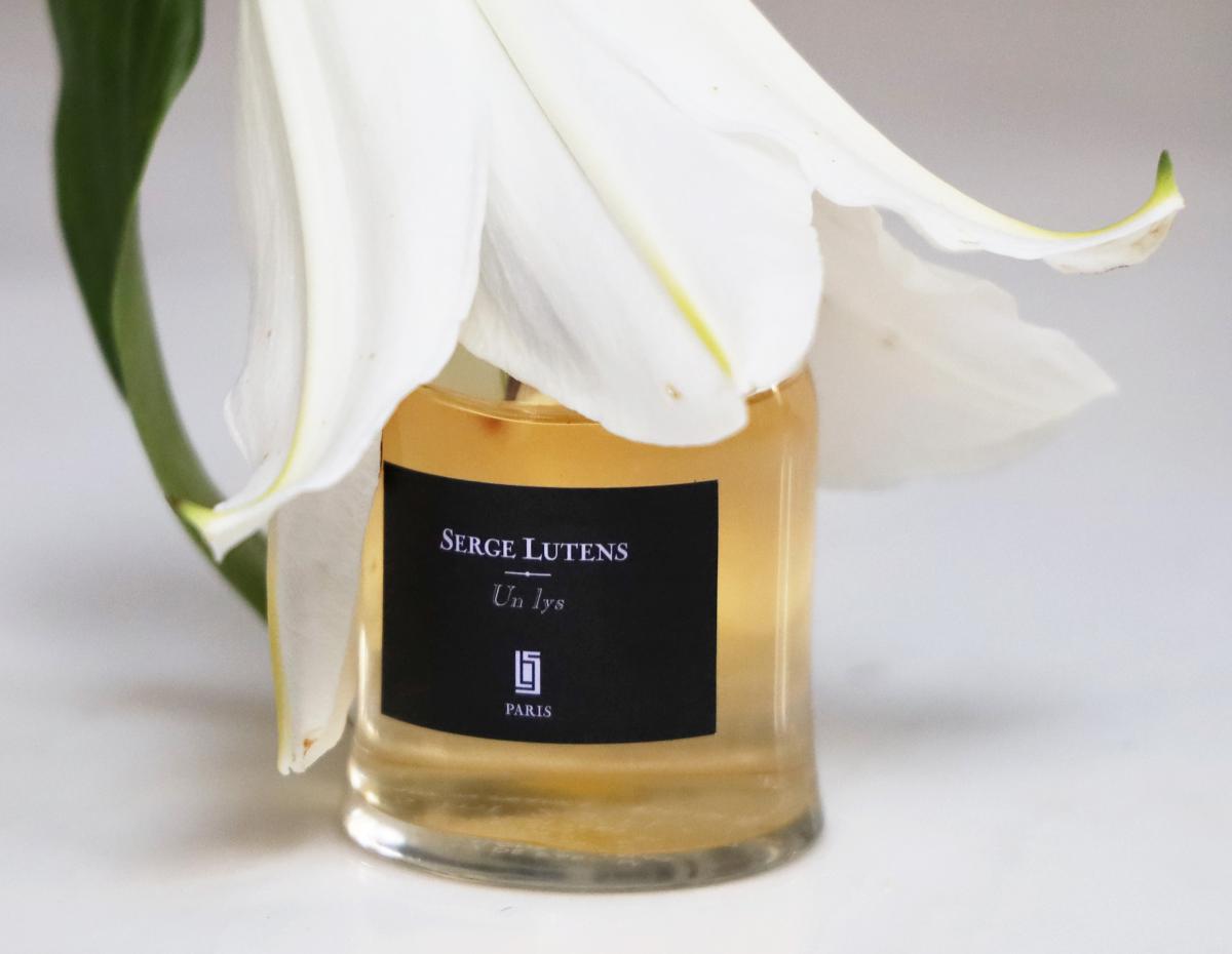Un Lys Serge Lutens perfume - a fragrance for women and men 2007