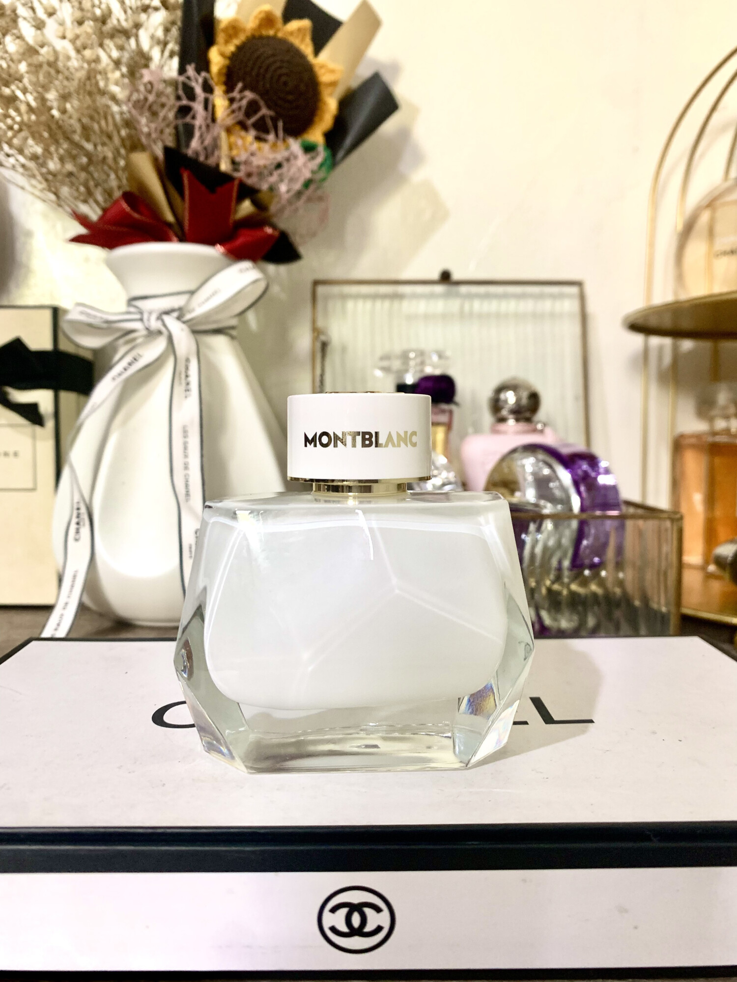 Signature Montblanc perfume - a fragrance for women 2020