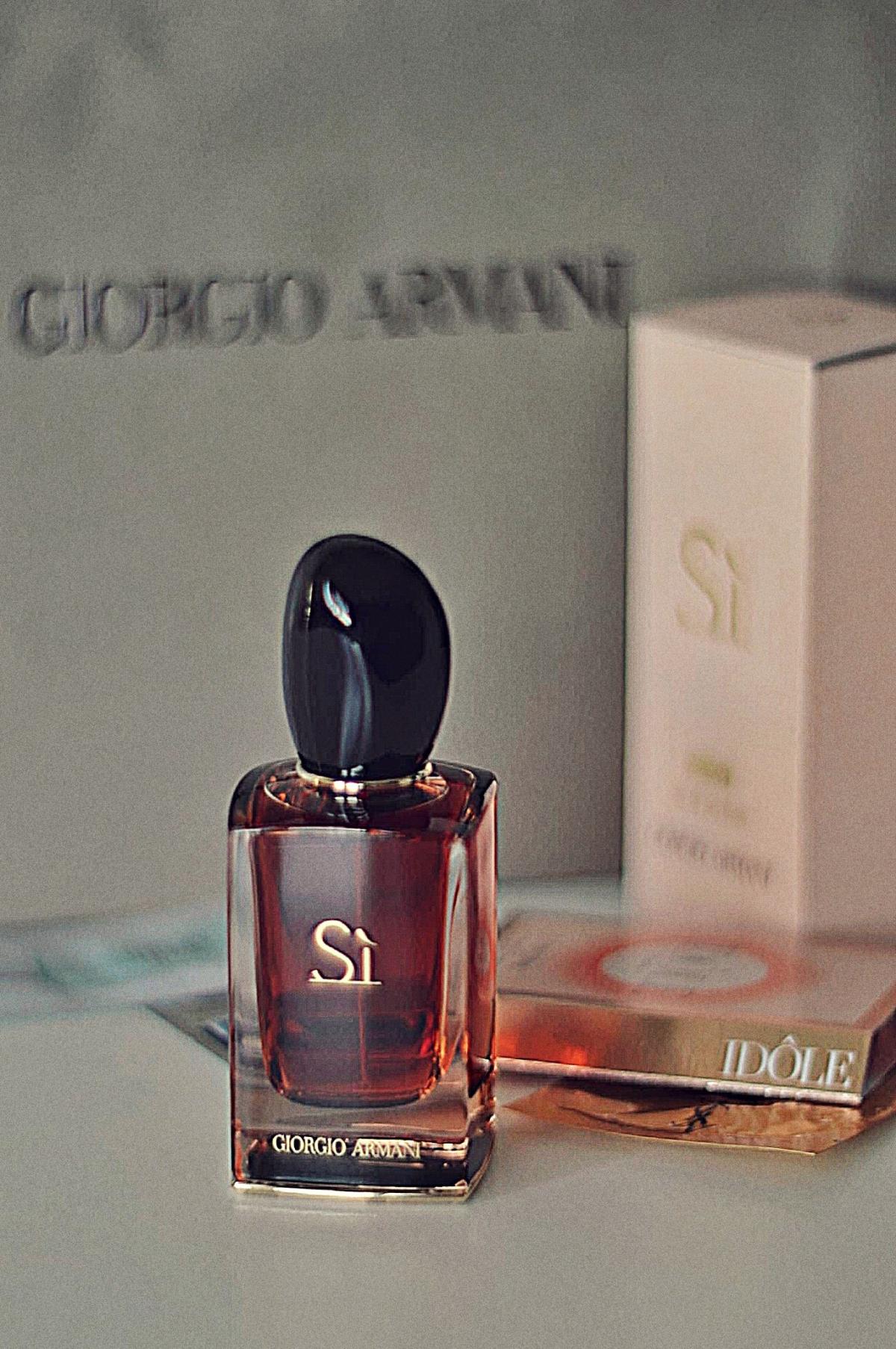 Sì Intense 2021 Giorgio Armani perfume - a fragrance for women 2021