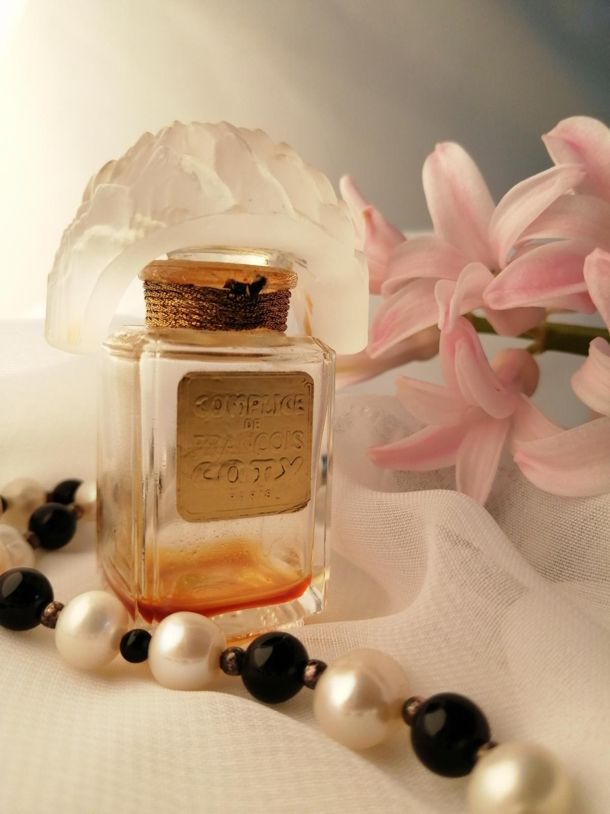 Complice Coty perfume - a fragrance for women 1973