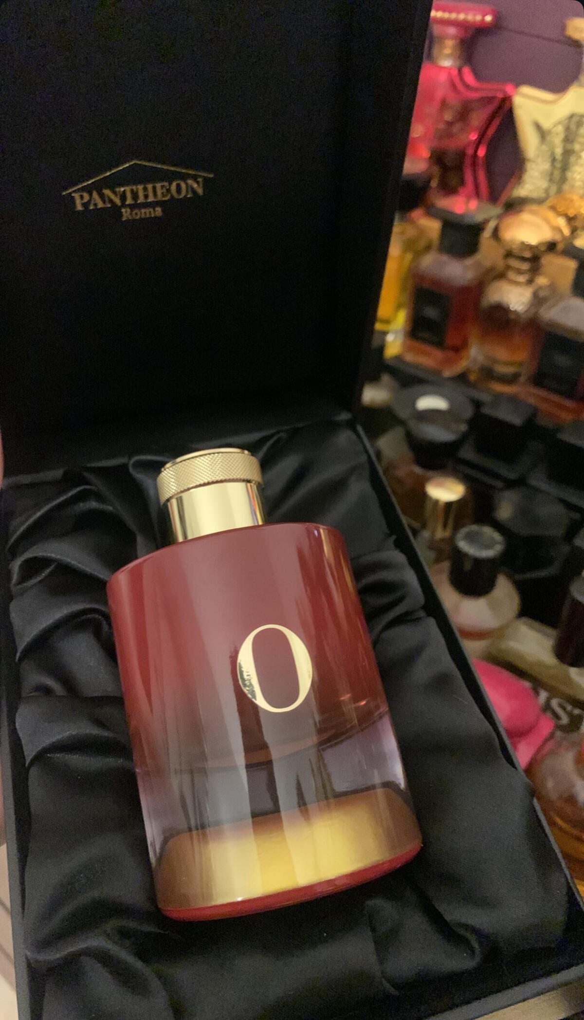 O Pantheon Roma perfume - a novo fragrância Compartilhável 2025