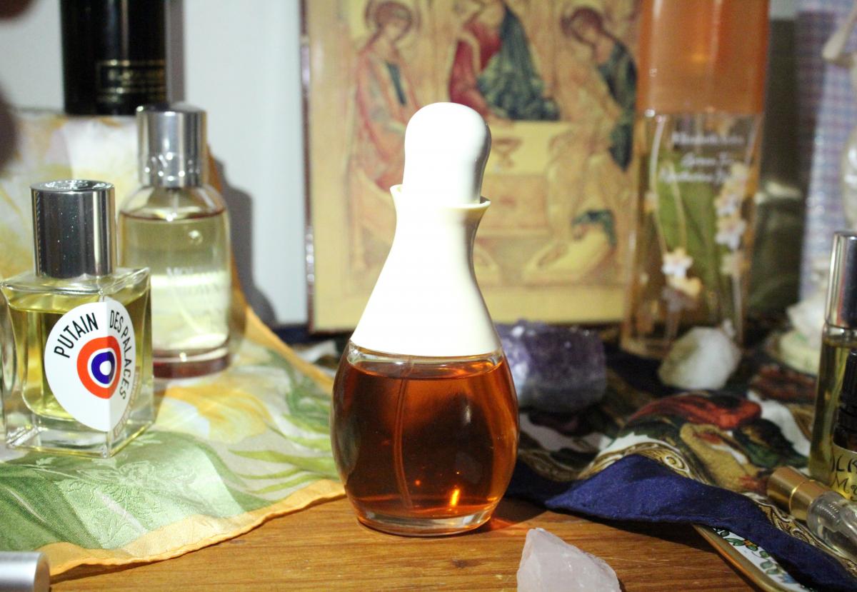 Halston Classic Halston perfume - a fragrance for women 1975