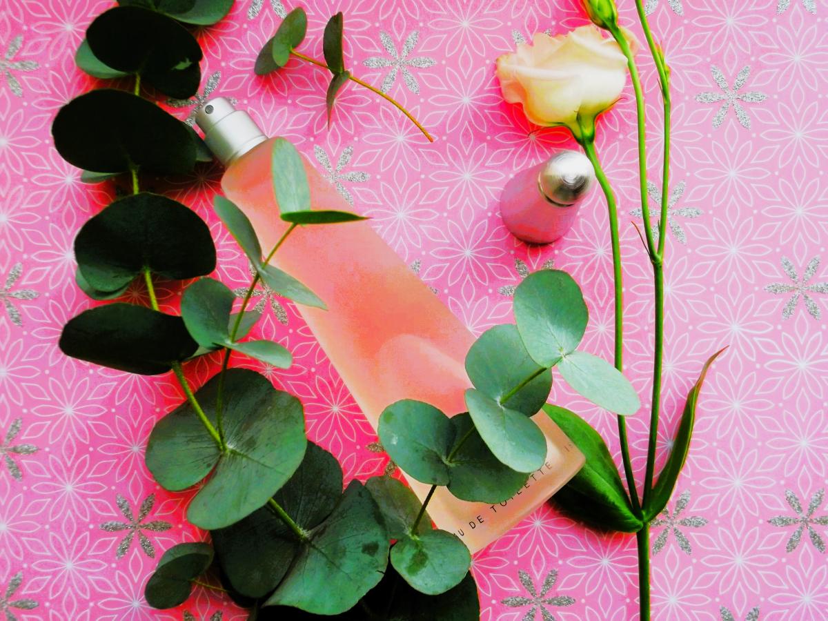 L'eau d'Issey Issey Miyake perfume - a fragrance for women 1992