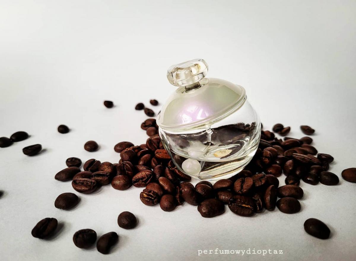 Noa Cacharel perfume - a fragrance for women 1998