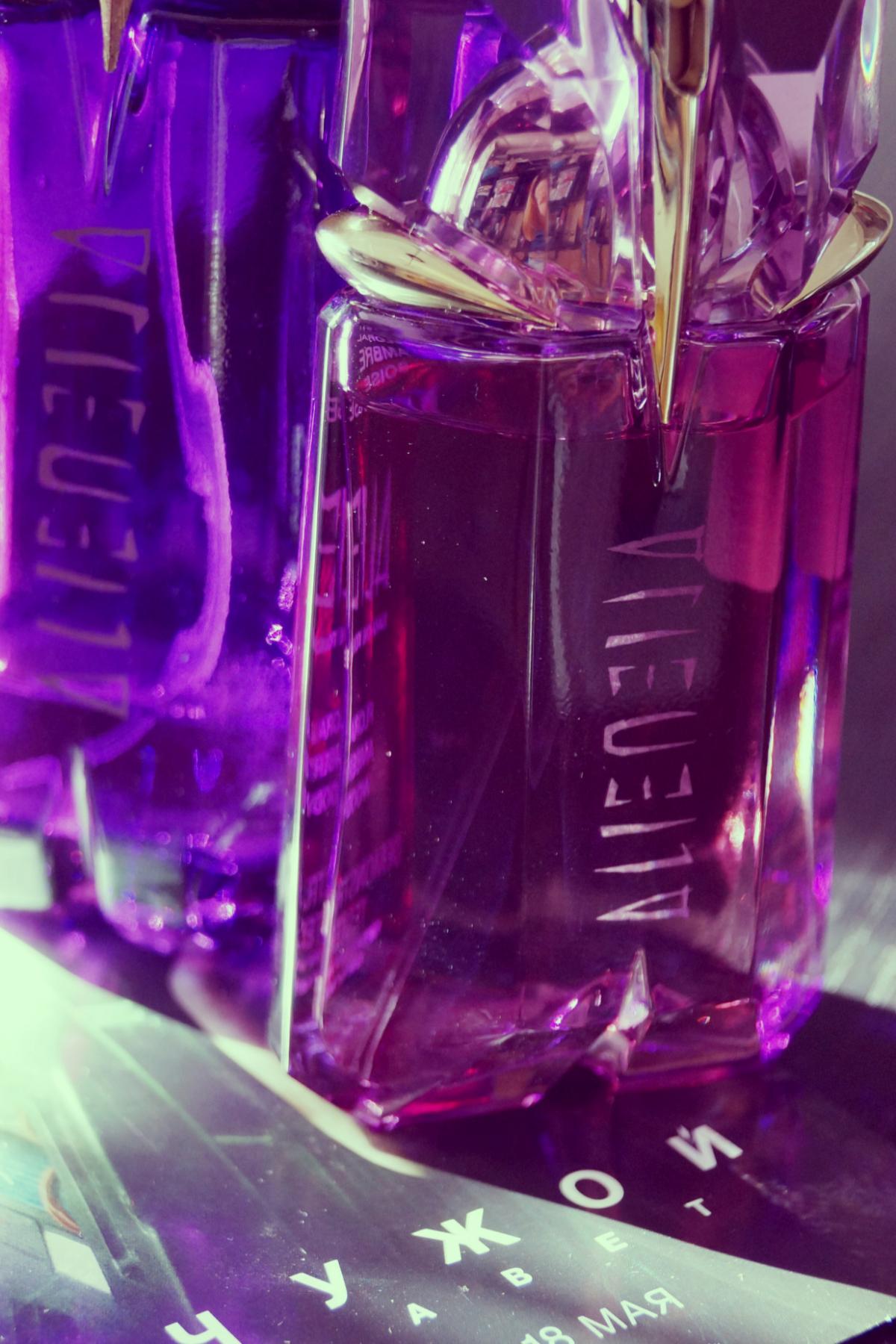 Alien Eau de Toilette Mugler perfume - a fragrance for women 2009