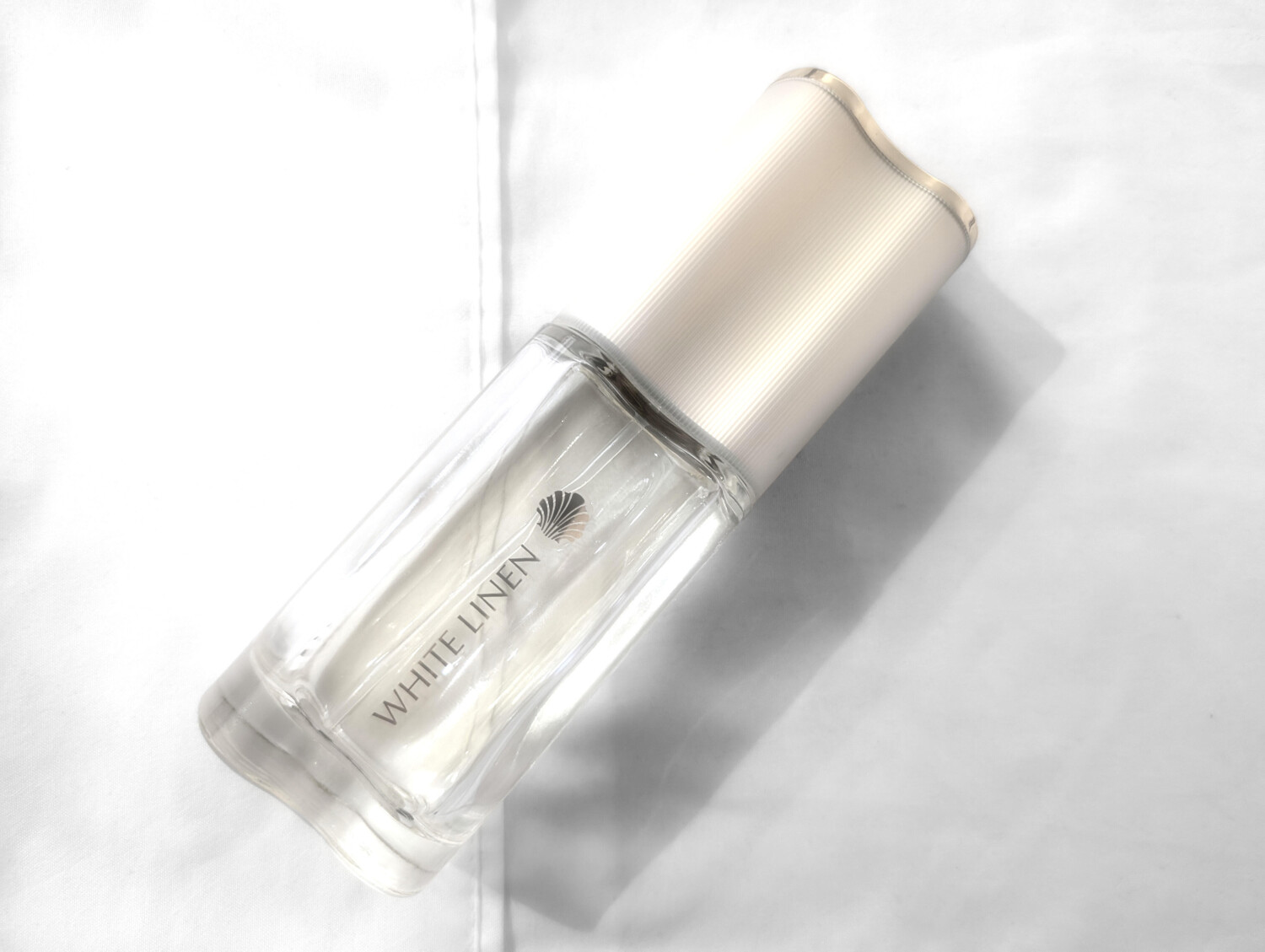 White Linen Estée Lauder perfume - a fragrance for women 1978