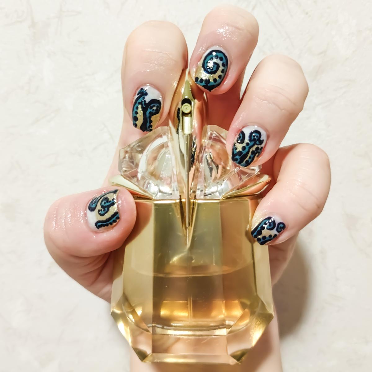 Alien Goddess Mugler perfume - a fragrance for women 2021