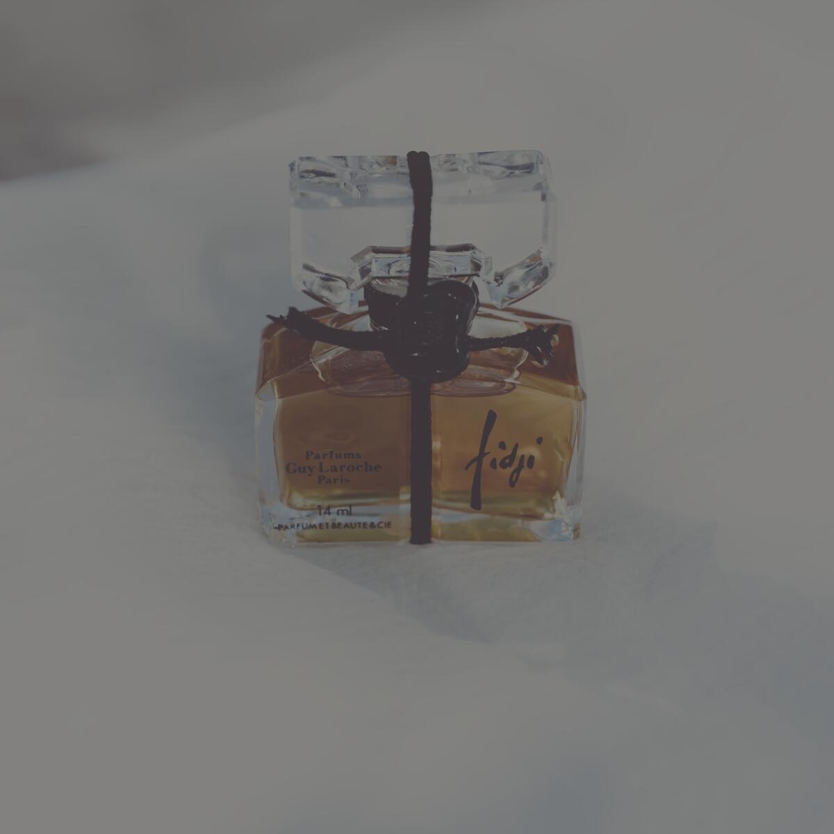 Fidji Parfum Guy Laroche perfume - a fragrance for women 1966