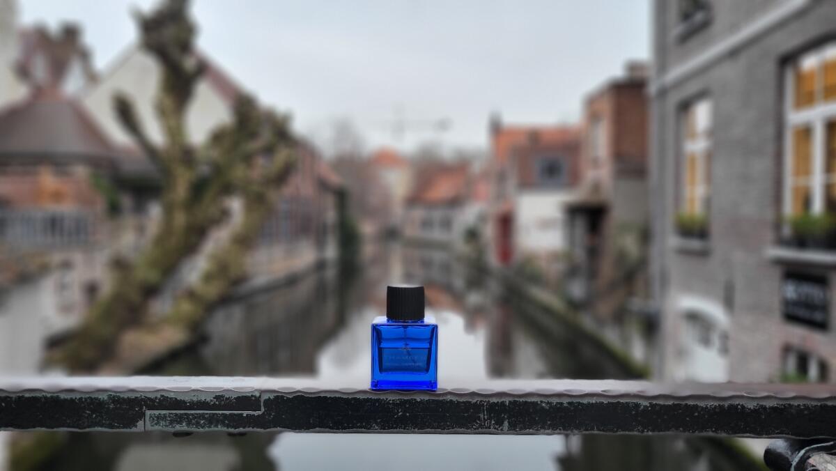 Royal Sapphire Thameen - una fragranza unisex 2019