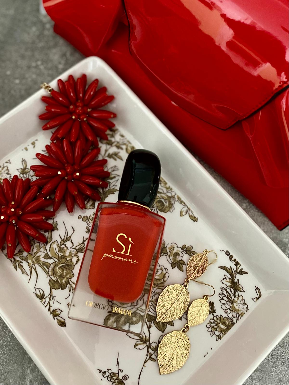 Sì Passione Giorgio Armani perfume - a fragrance for women 2017