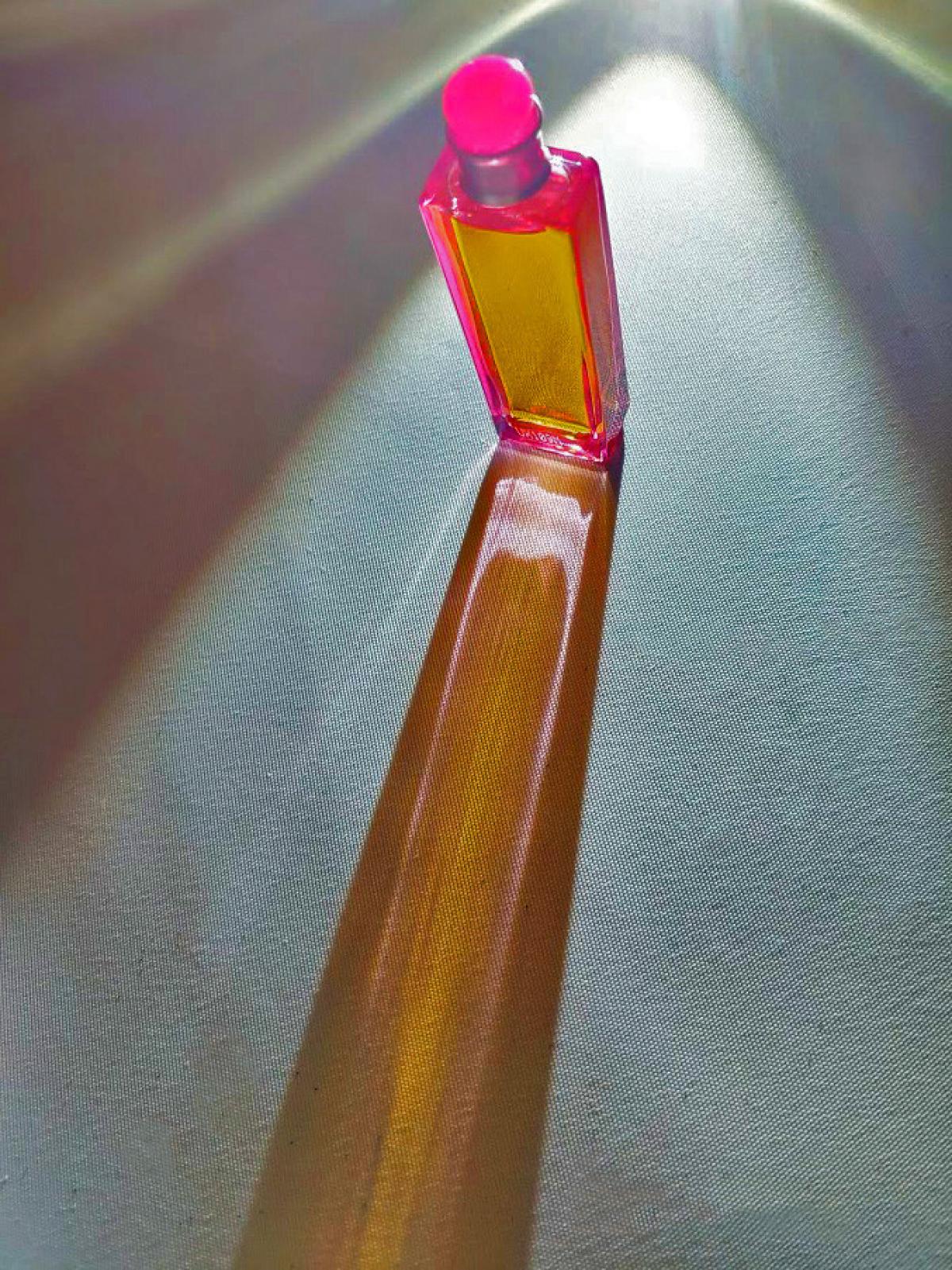 Gloria Cacharel perfume - a fragrance for women 2002