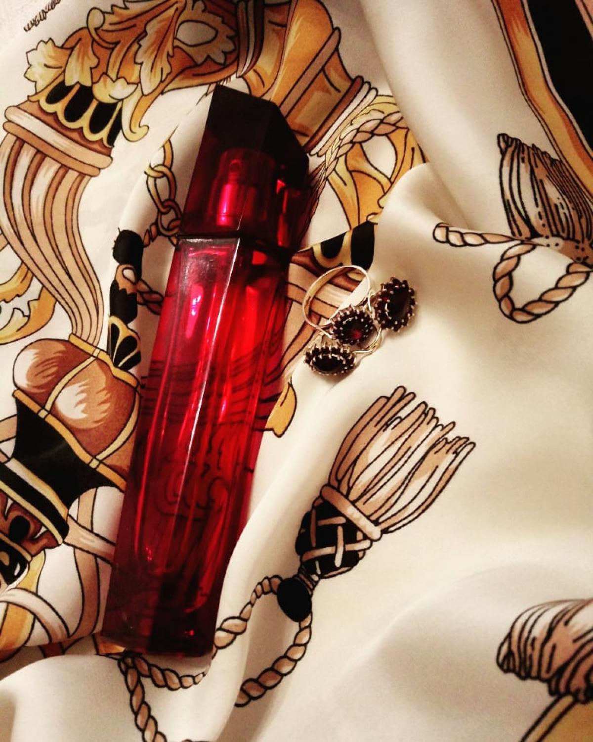 Escada Magnetism Escada perfume - a fragrance for women 2003