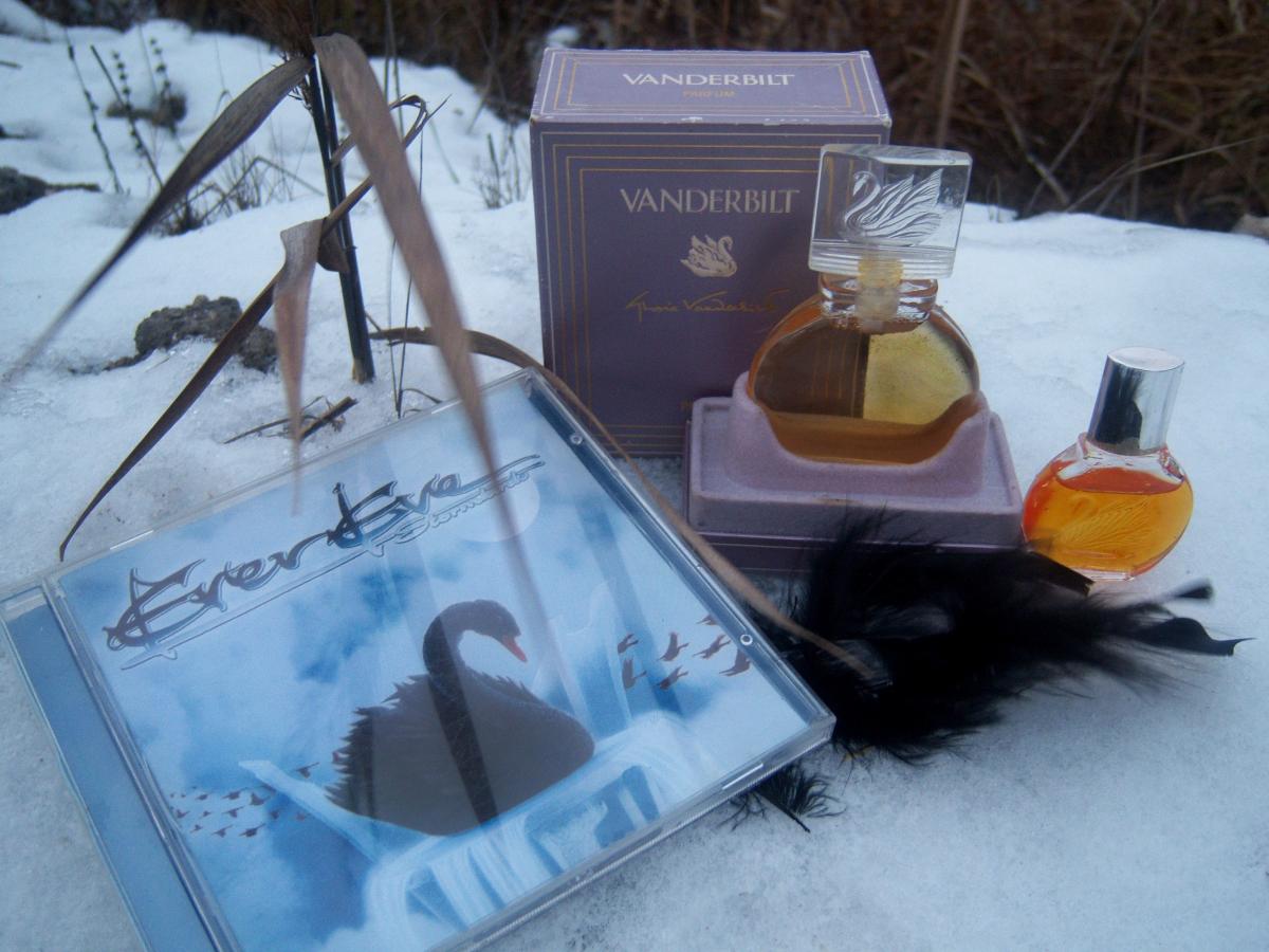 Vanderbilt Gloria Vanderbilt perfume - a fragrance for women 1982