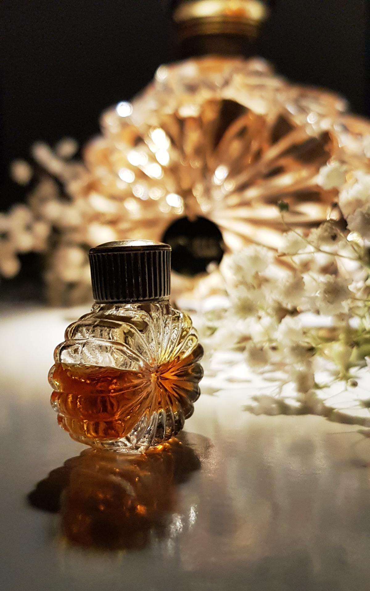 L'Air du Temps Nina Ricci perfume - a fragrance for women 1948