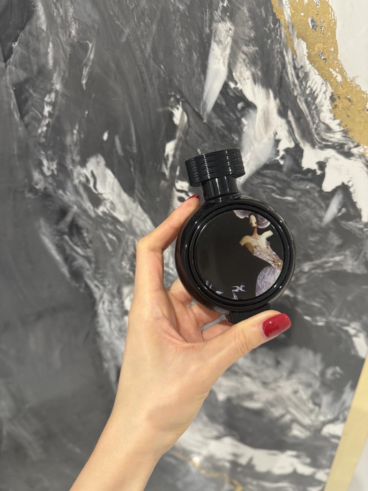 Devil's Intrigue Haute Fragrance Company HFC - una fragranza da donna 2018