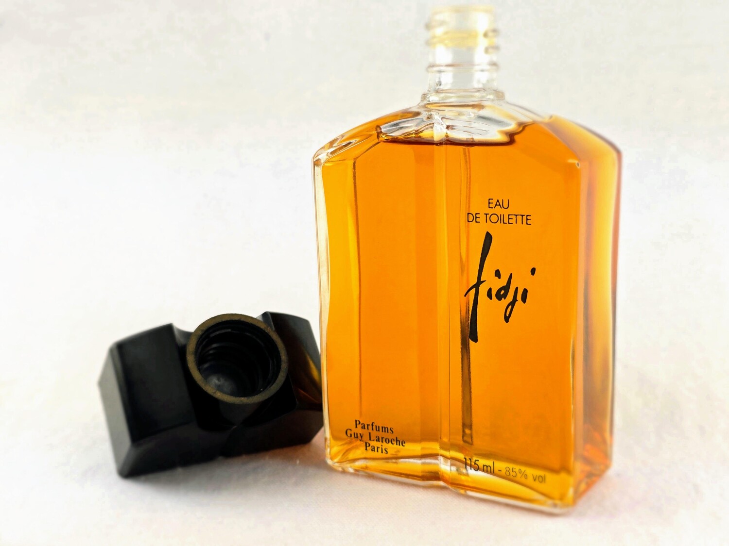 Fidji Eau de Toilette Guy Laroche perfume - a fragrance for women 1966