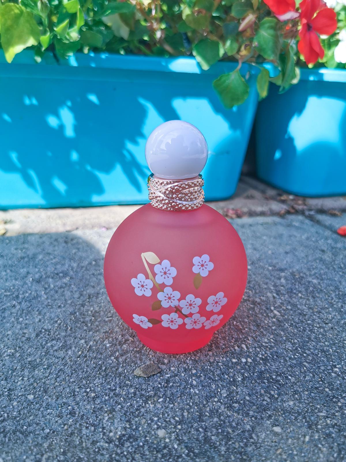 Fantasy in Bloom Britney Spears perfume - a fragrance for women 2017