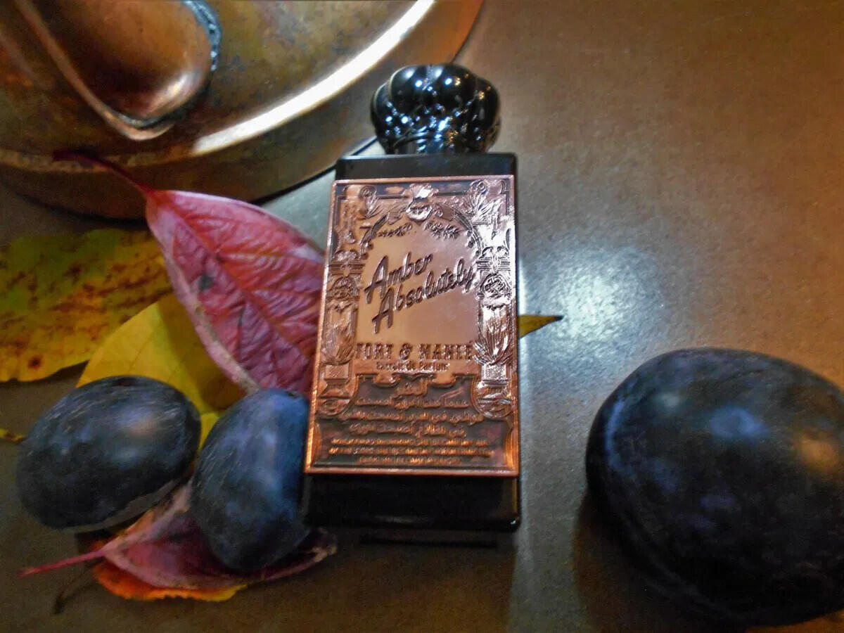Amber Absolutely Fort & Manle perfume - a fragrance for women and men 2016