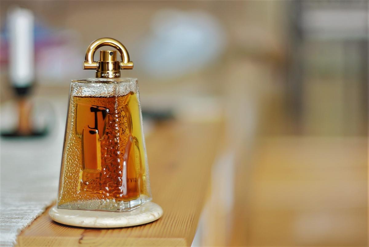 Pi Givenchy cologne - a fragrance for men 1998