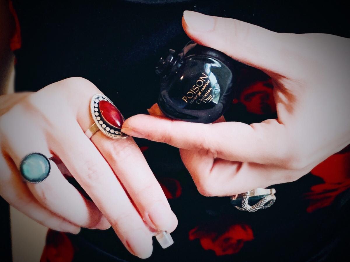 Poison Dior perfume - a fragrance for women 1985