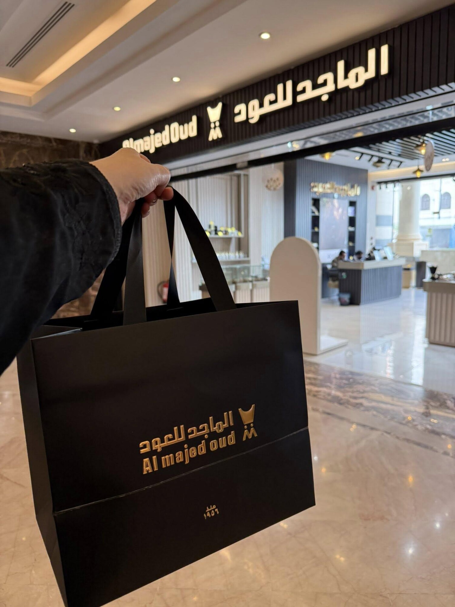 Noir Al Majed Oud perfume - a fragrance for women and men 2024