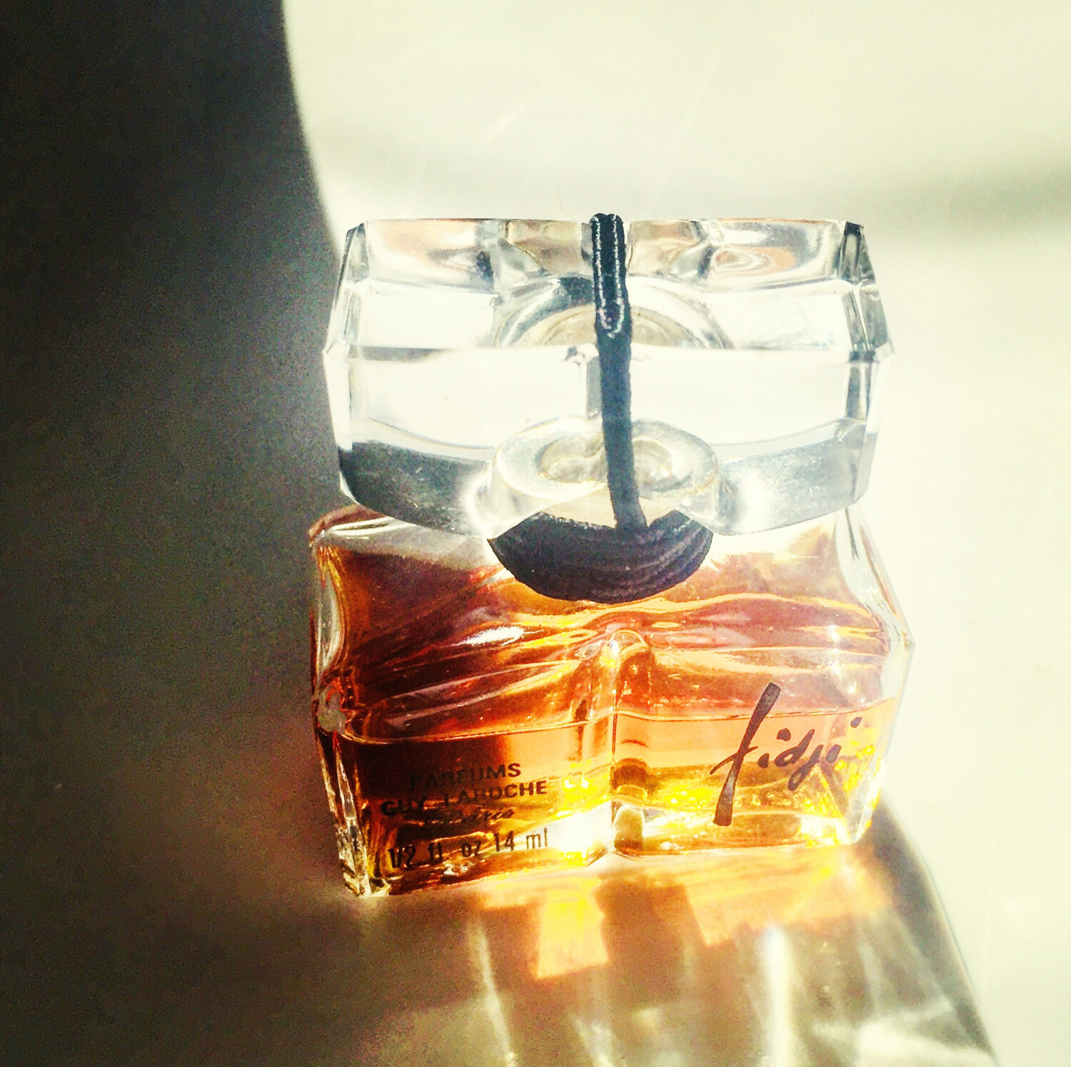 Fidji Parfum Guy Laroche perfume - a fragrance for women 1966