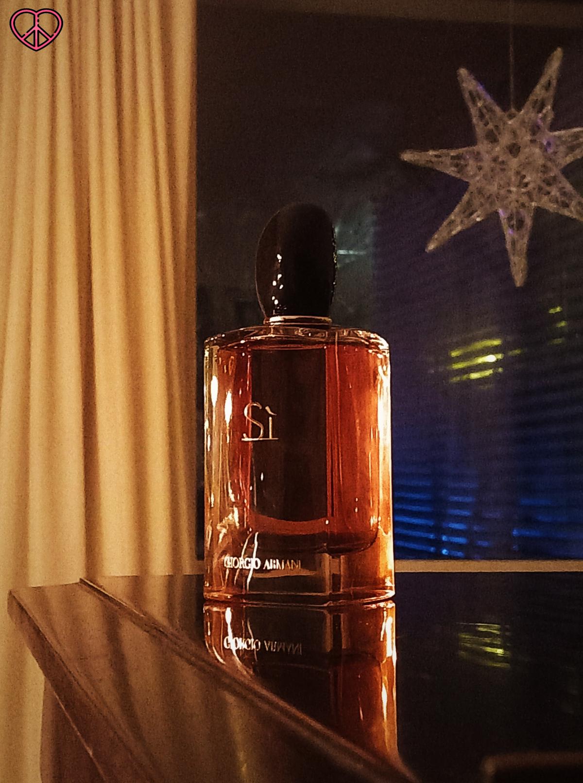 Sì Intense 2021 Giorgio Armani perfume - a fragrance for women 2021