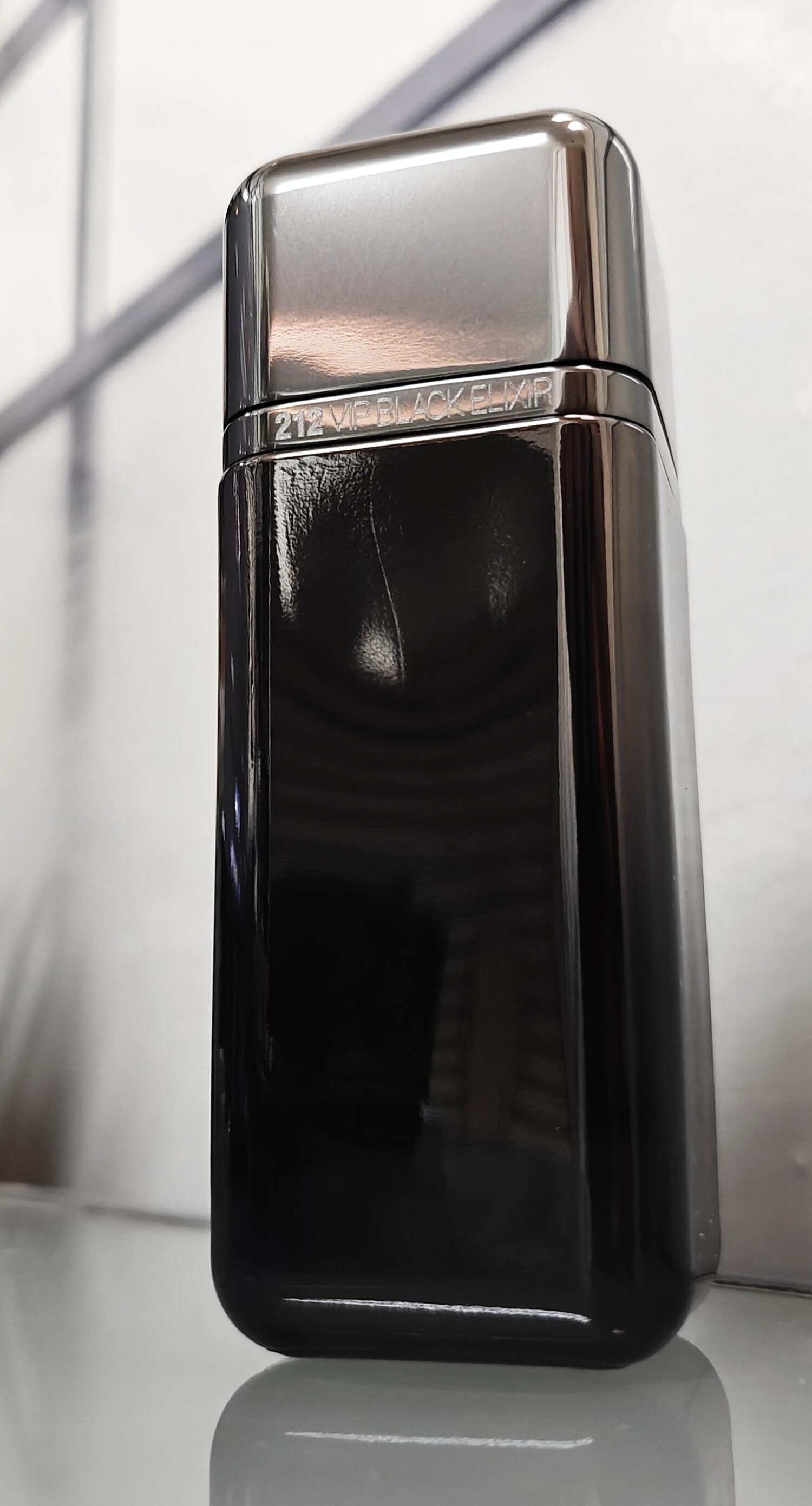 212 VIP Black Elixir Carolina Herrera cologne - a new fragrance for men ...