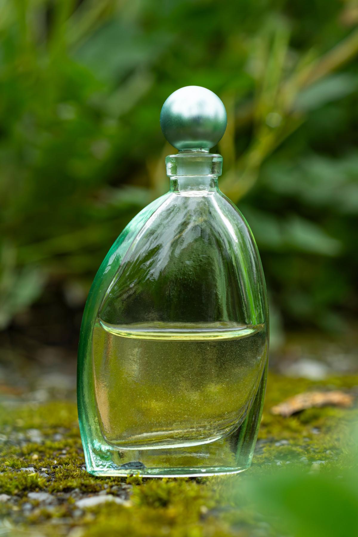 Eau d'Eden Cacharel perfume - a fragrance for women 1996