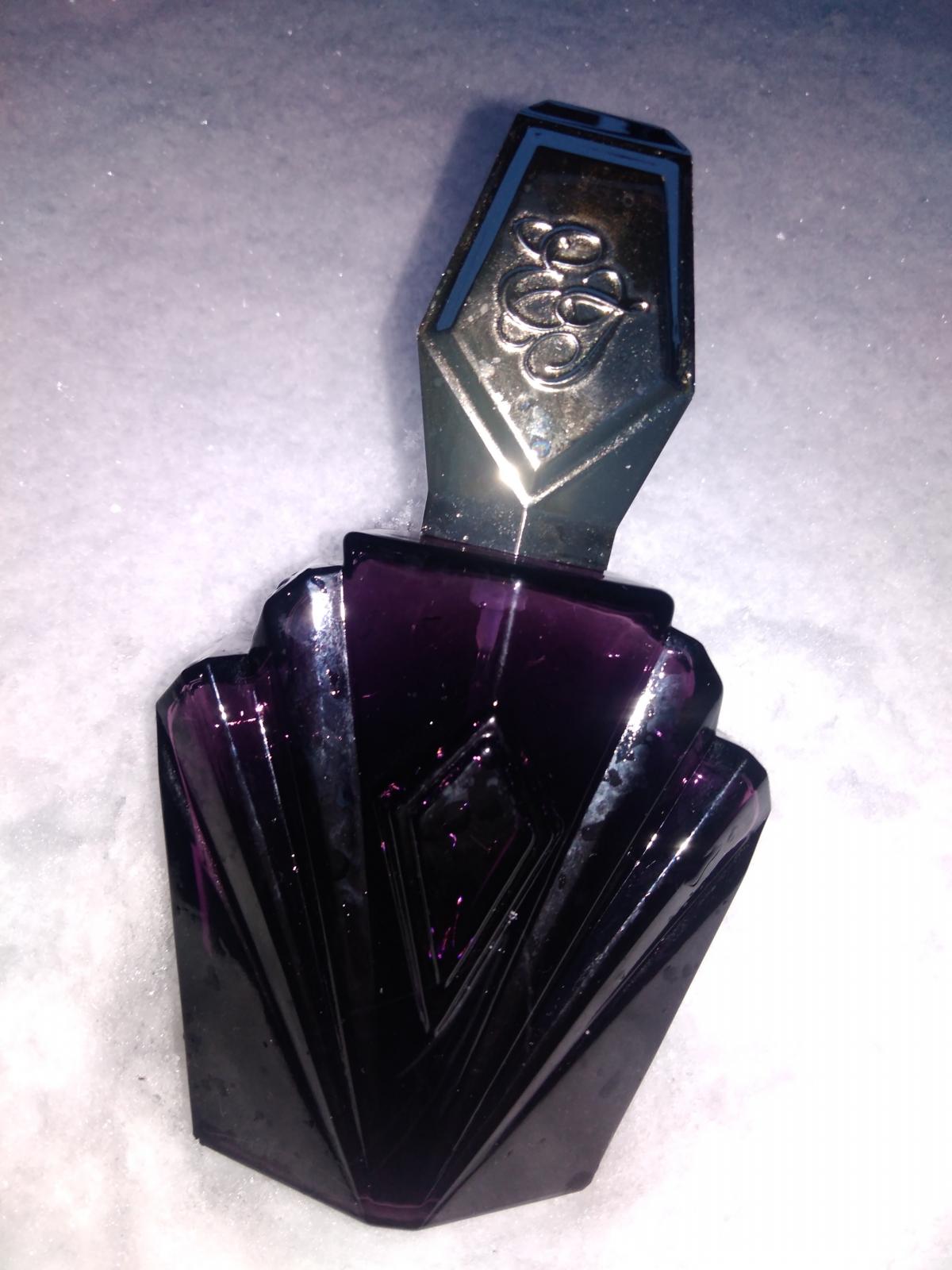 Passion Elizabeth Taylor perfume - a fragrance for women 1988