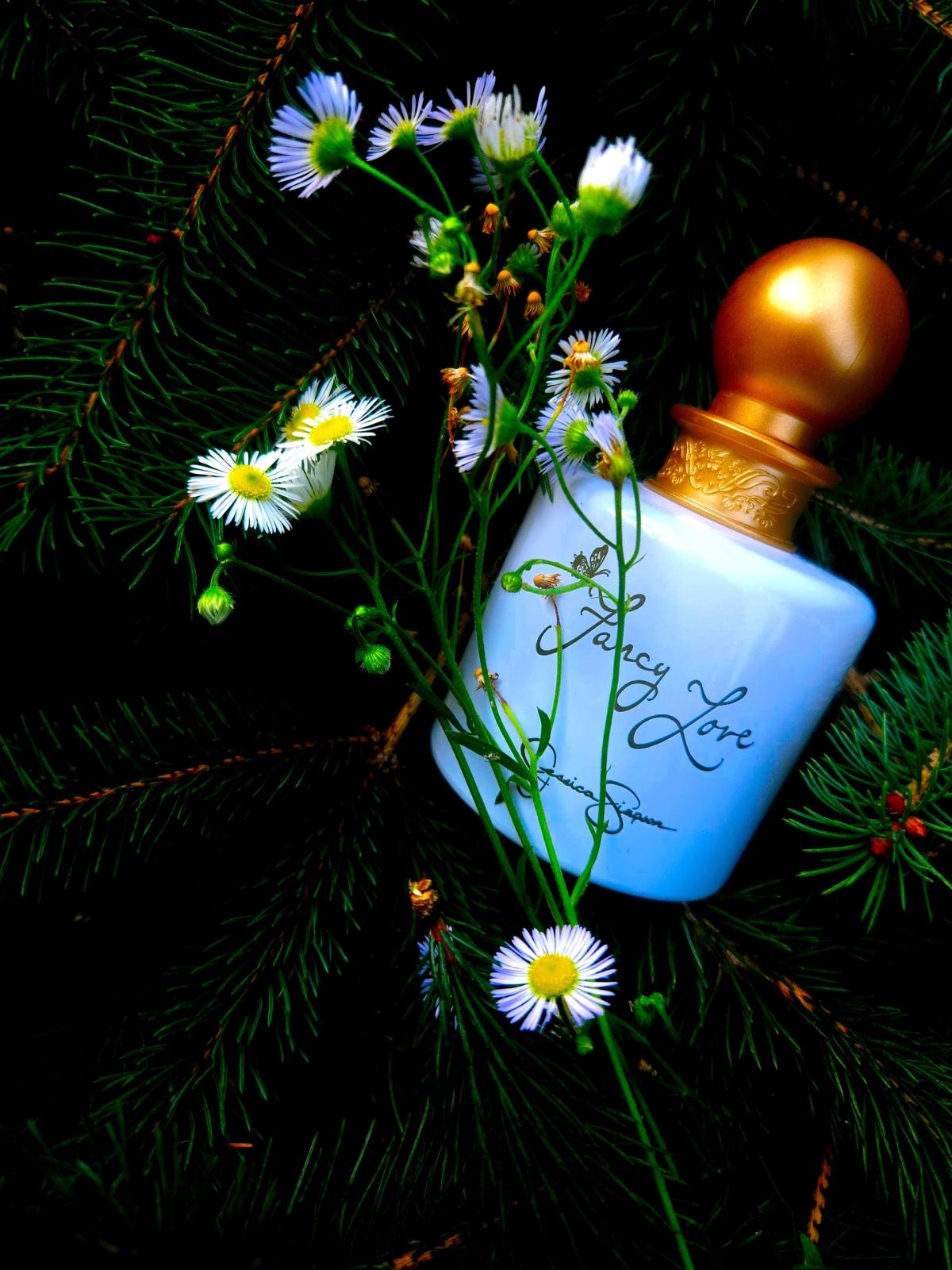 Fancy Love Jessica Simpson perfume - a fragrance for women 2009