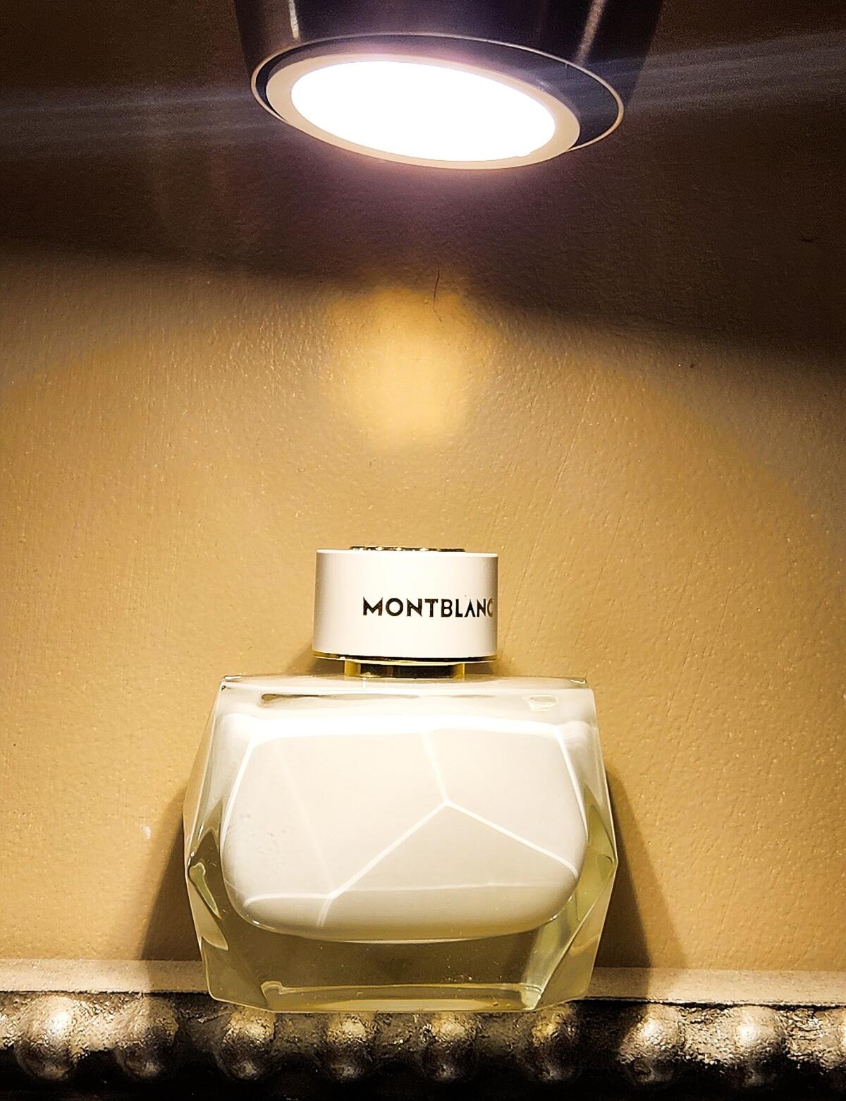 Signature Montblanc perfume - a fragrance for women 2020
