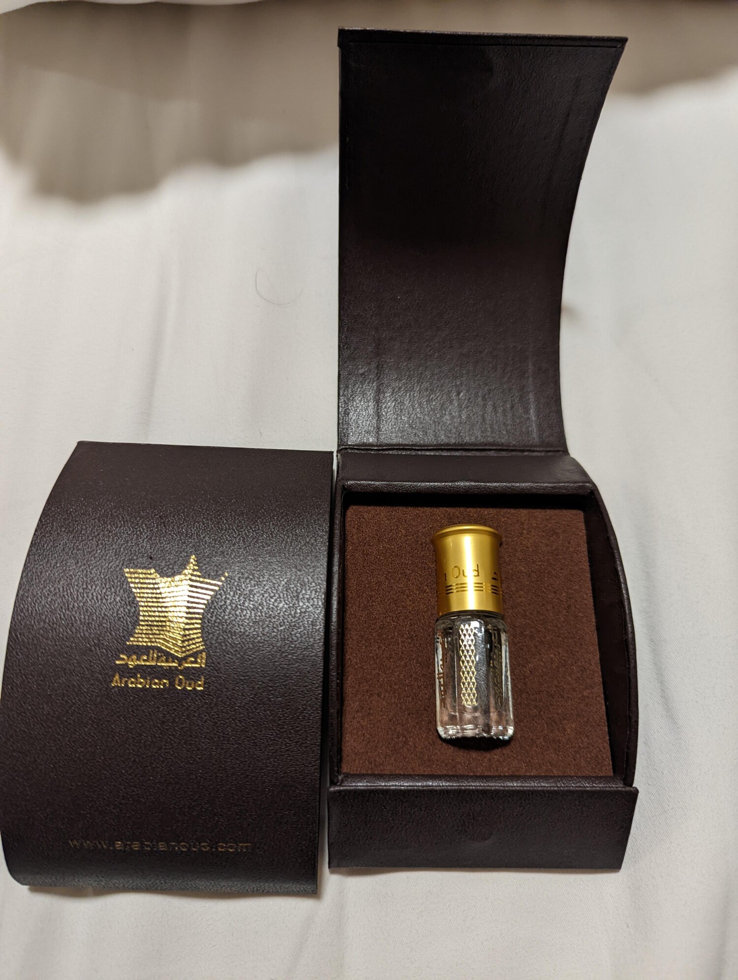 White Musk Arabian Oud 香水 - 年のユニセックス フレグランス