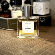 Tea Service Chasing Scents perfume - a fragrância Compartilhável 2021